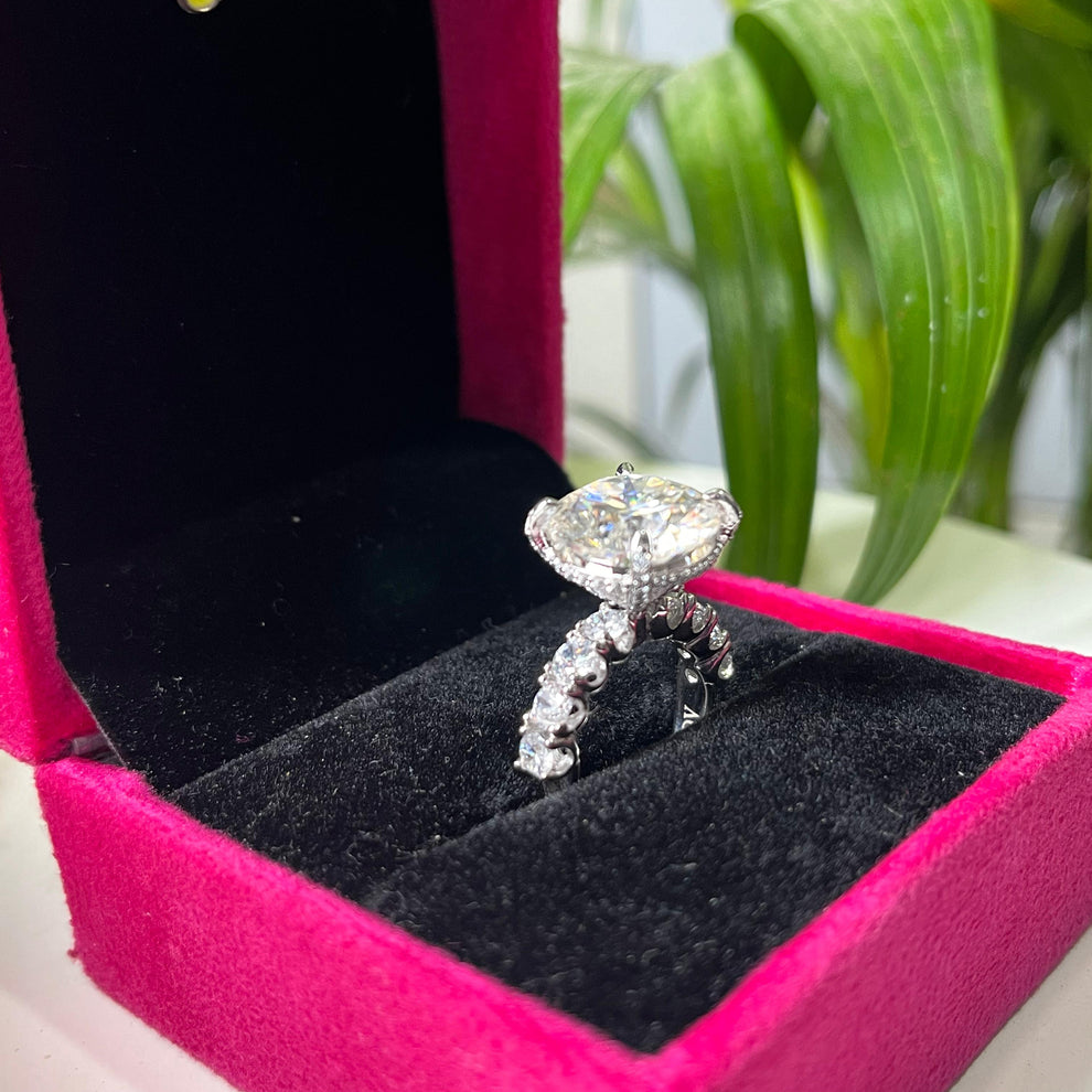 Solitaire Luxe Ring - Moissanite – ETIhouseofsilver